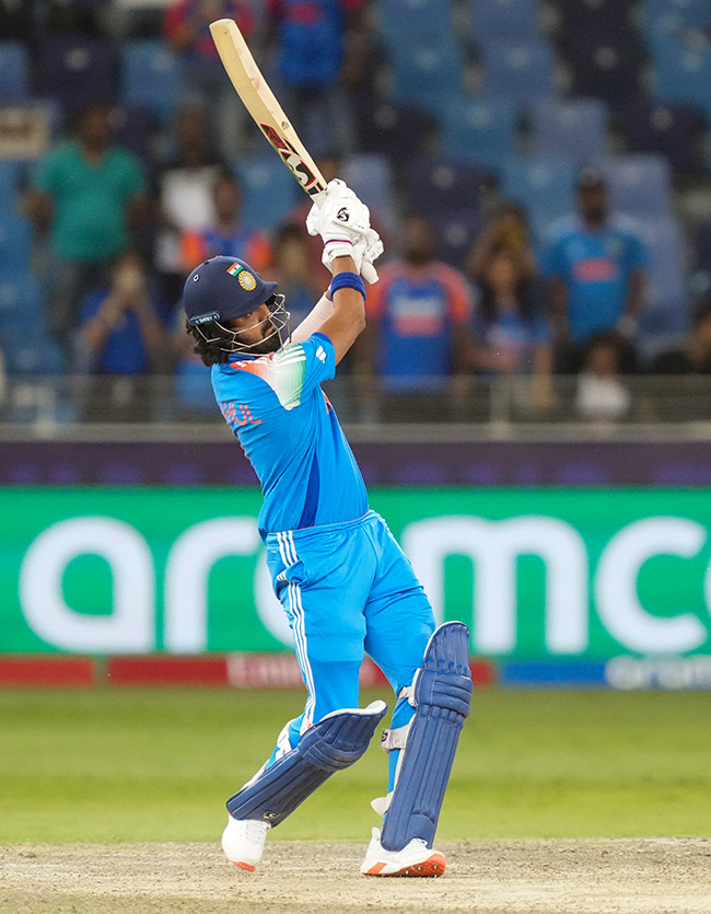 గెలిపించినందుకు థాం‍క్యూ భయ్యా.. రాహుల్‌ను హ‌గ్ చేసుకున్న ఫ్యాన్ ...